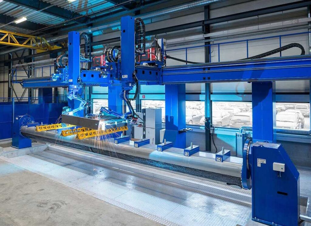 Robot welders that make the most of your floorspace. - Robotic Automation